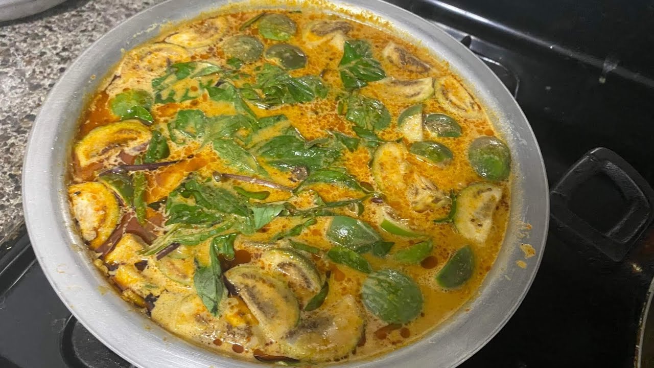 How to cook red green curry with chicken 🐔 - YouTube