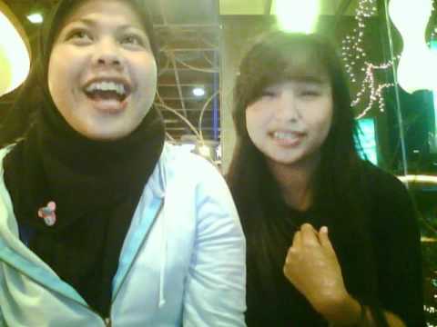 neng gelies beraksi...
