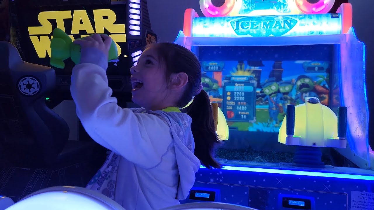 Playing Arcade Games at the Mall Iceman Plants Vs Zombies - YouTube