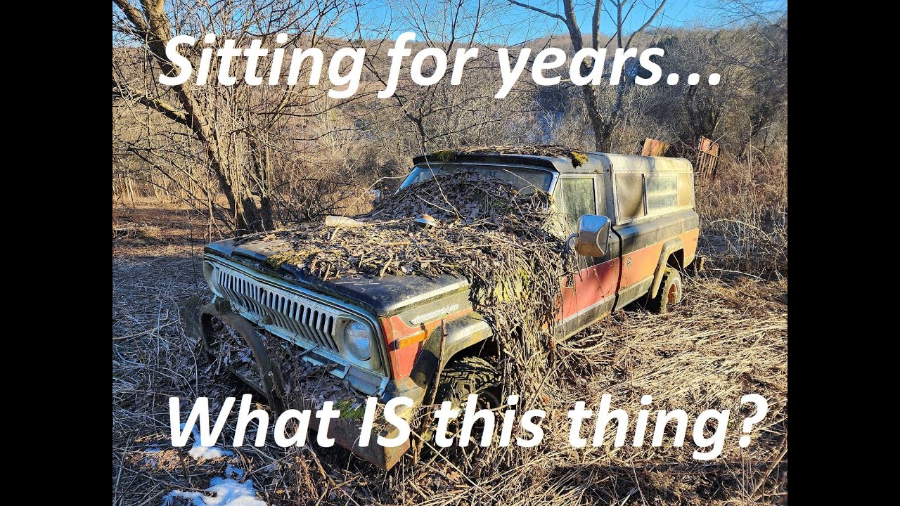 Forgotten Jeep J4000 in a field - first look, first impressions. - YouTube
