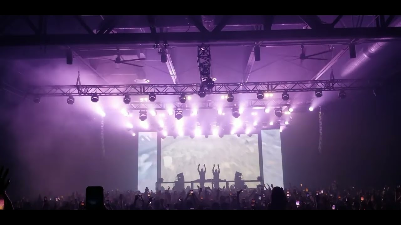 SLANDER - Love Is Gone (Live in Toronto 2023) - YouTube