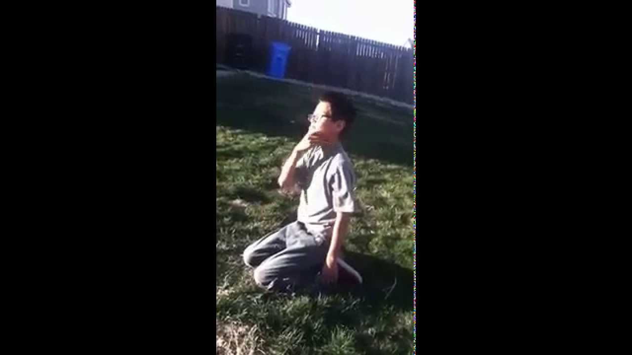 Weird guy dancing - YouTube