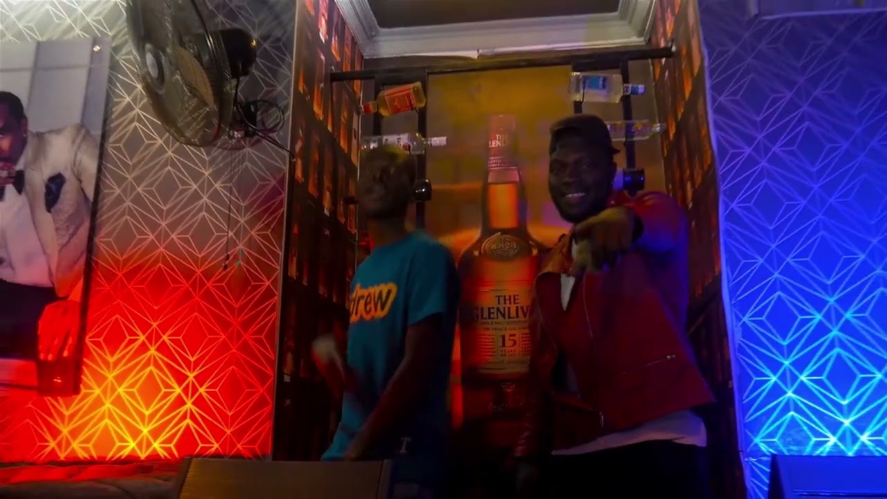 Fly 2 ft Satini -booty bounce - YouTube