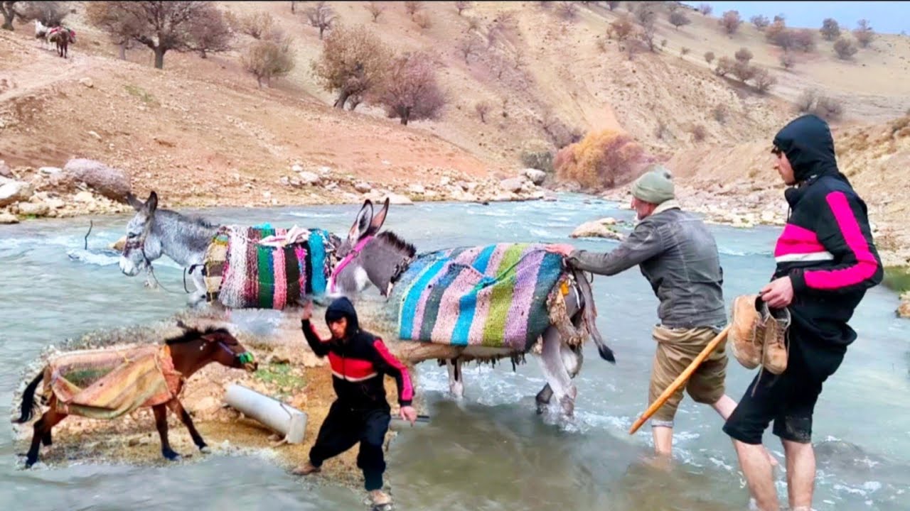 Life in the mountains of Iran. The hardships of life in the rain - YouTube