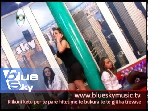 Maria Lajçaj - Rri e pres - TV Blue Sky - YouTube