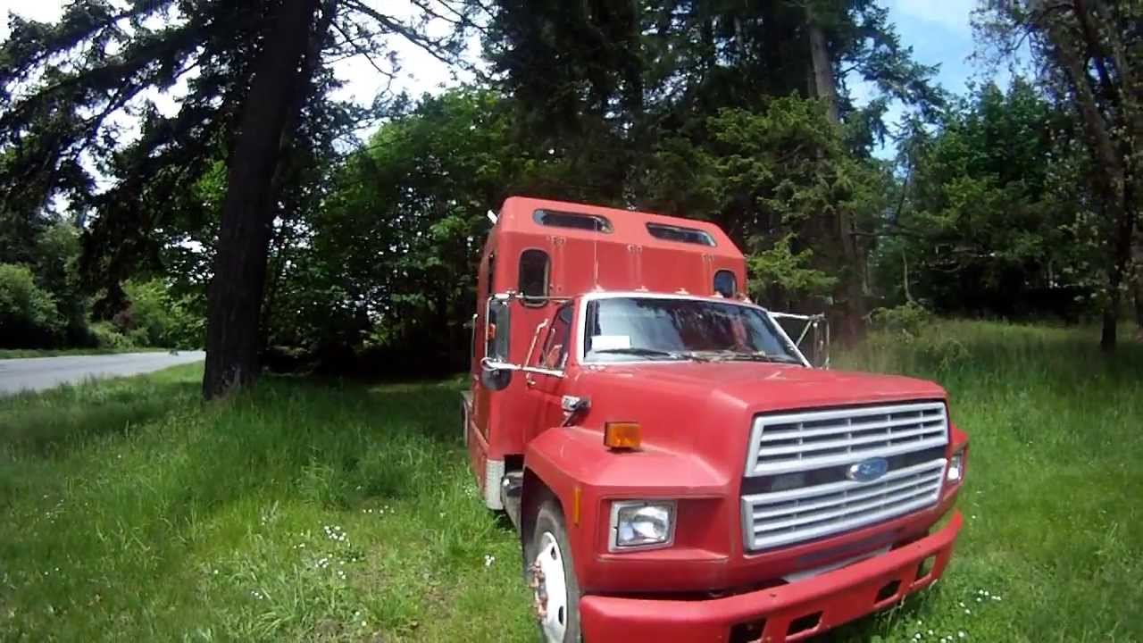Ford F700 - What A Beast of a Truck! - YouTube