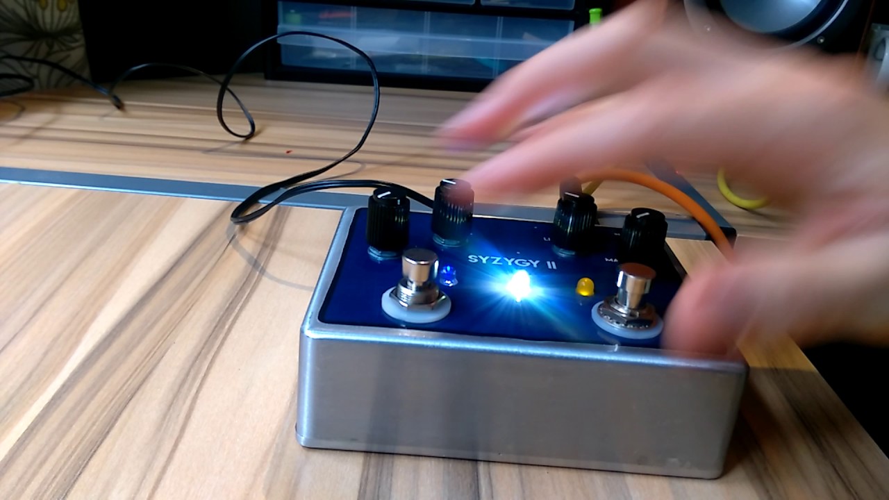 Syzygy II LFO modulation fuzz - YouTube