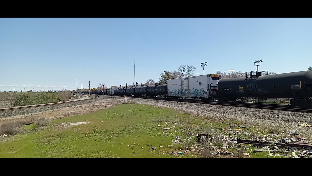 Union Pacific 5948 West @ Sacramento CA 4/4/2023 - YouTube