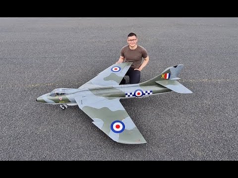 HAWKER HUNTER - RIPMAX / FLYING LEGENDS RC - 140 SWIWIN TURBINE - JAKE ...