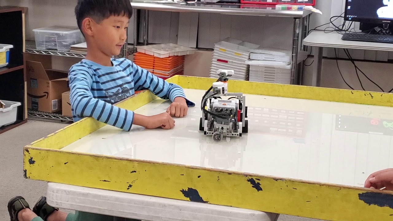 Ben K: Bumper Car using NXT - YouTube