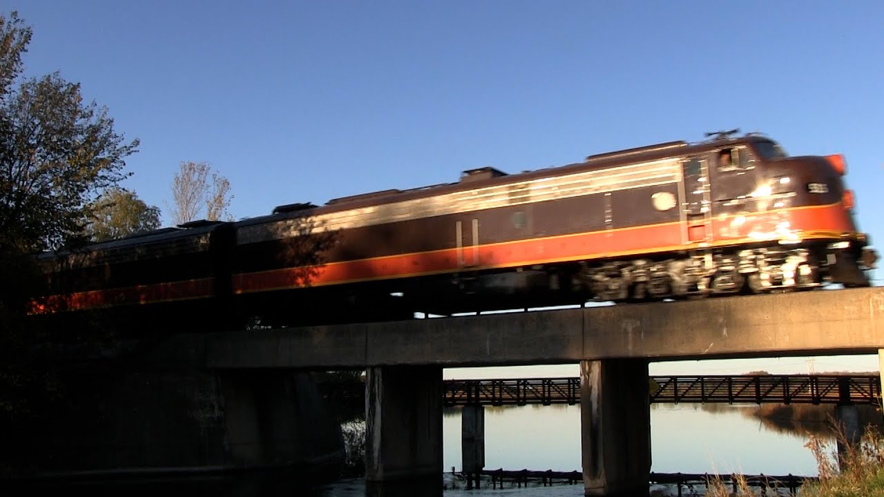 Eastbound Iowa Pacific "Varsity" Special Flies Through Stoughton, WI 10 ...