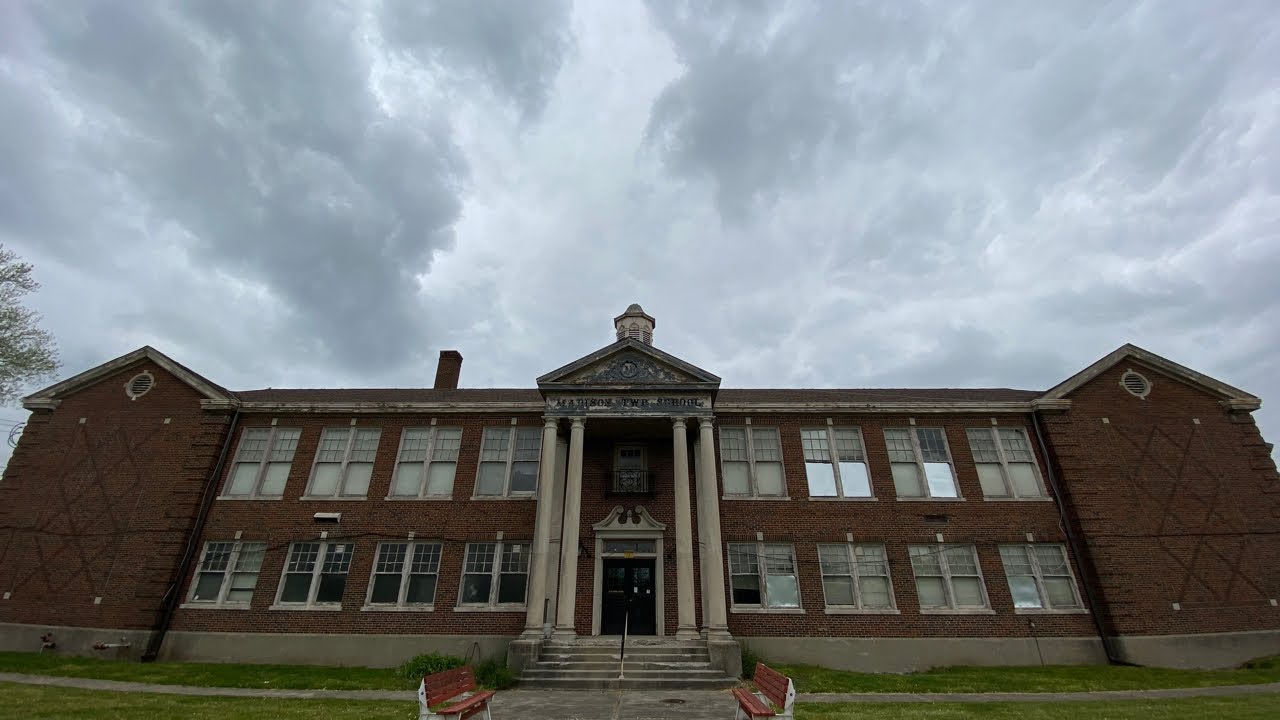 🔴LIVE | Ghost Hunting at Haunted Elementary School - YouTube