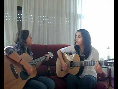 Cómo repartimos los amigos - Ella baila sola (Mónica&Bárbara) - YouTube