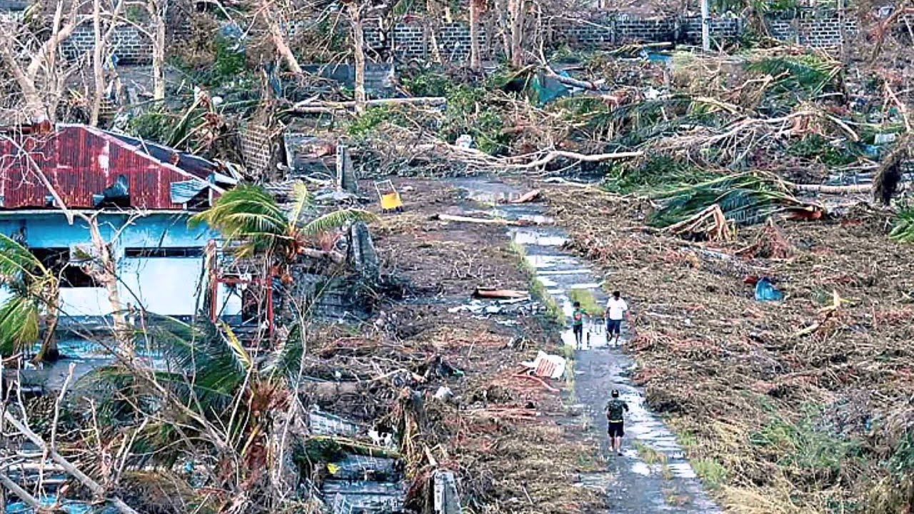 Typhoon Haiyan, Philippines in pictures - YouTube