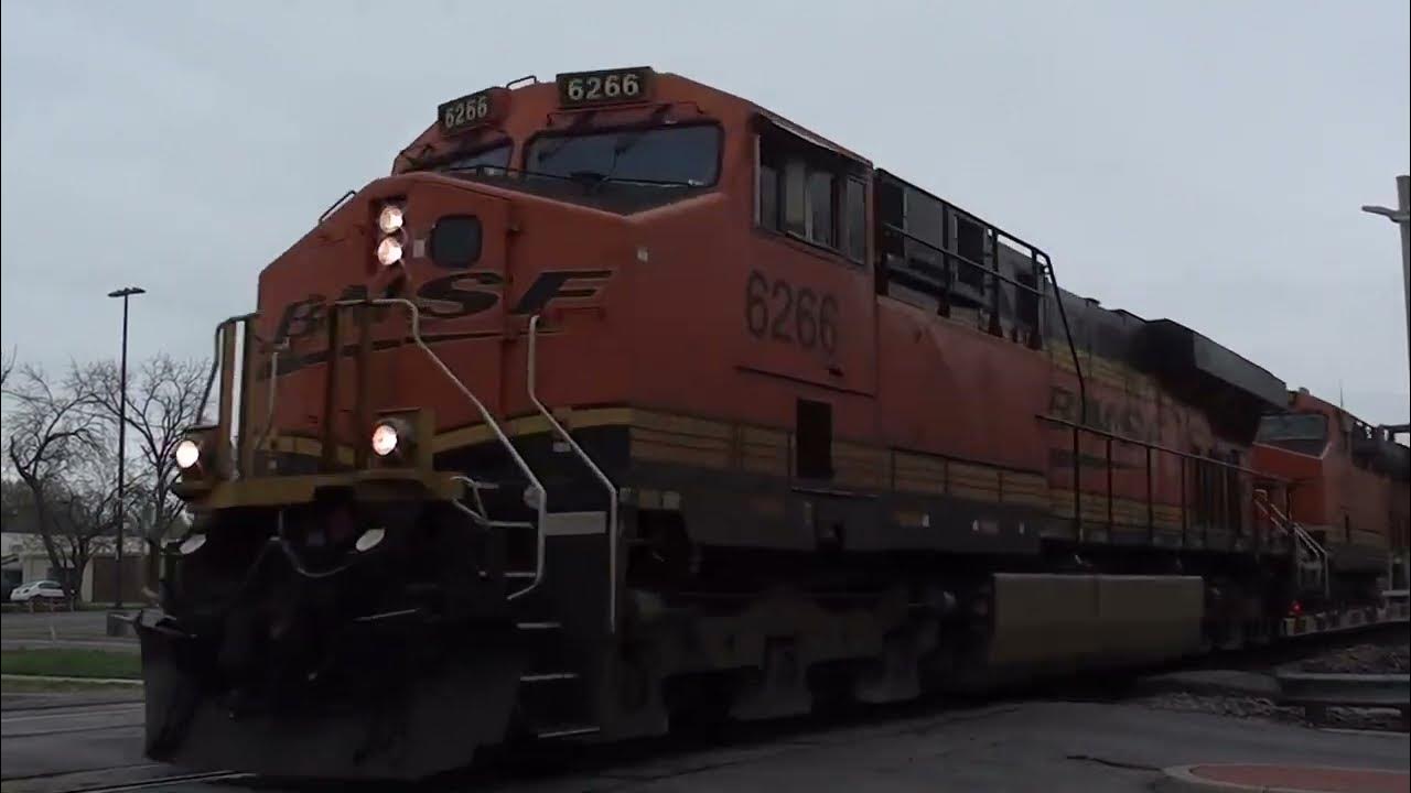 BNSF #6266 Leads EB Stacktrain. Olathe, KS 4/15/23 - YouTube