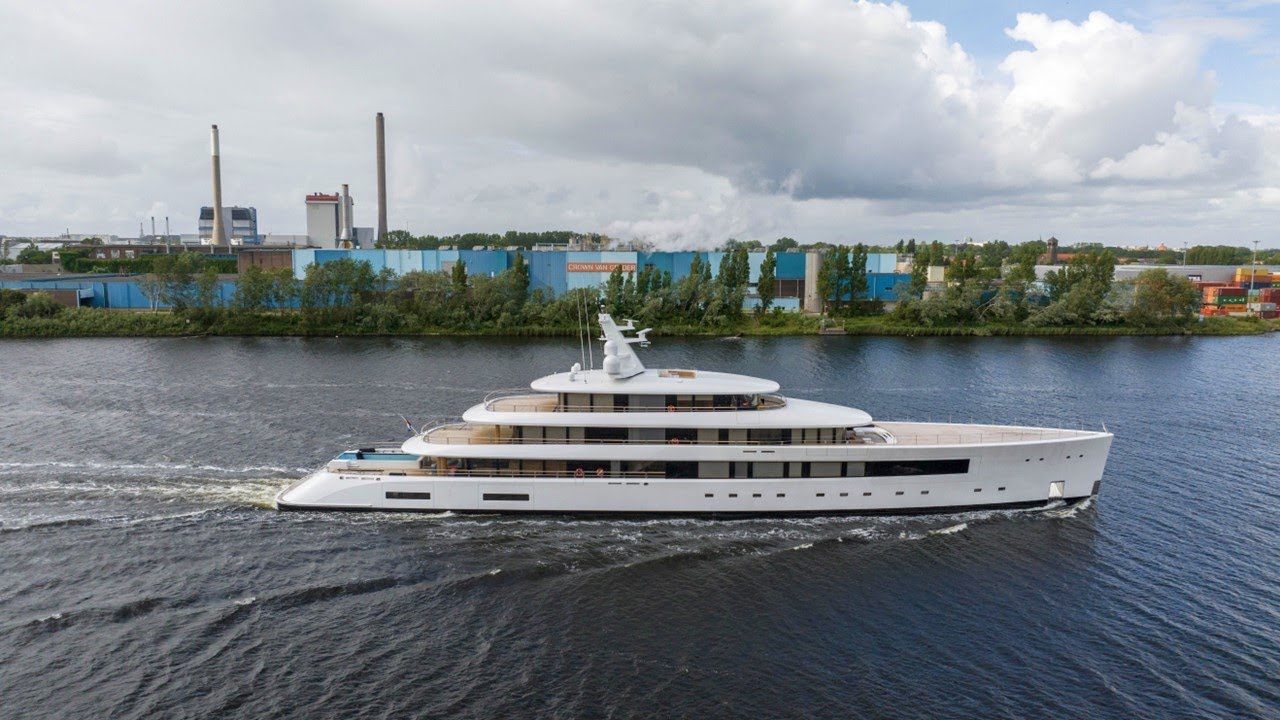 The 82.9m/ 271ft Feadship Sakura - YouTube