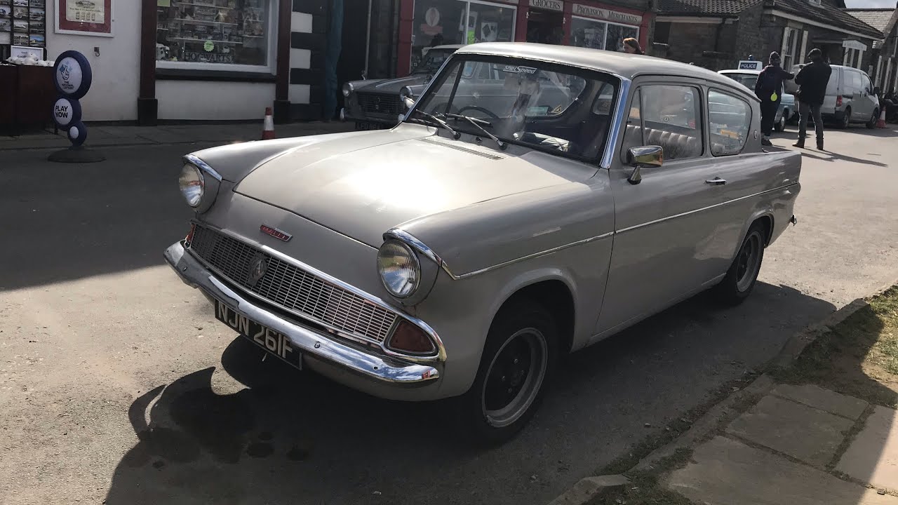 IDRIVEACLASSIC reviews: classic 1960s Ford Anglia 105e - YouTube
