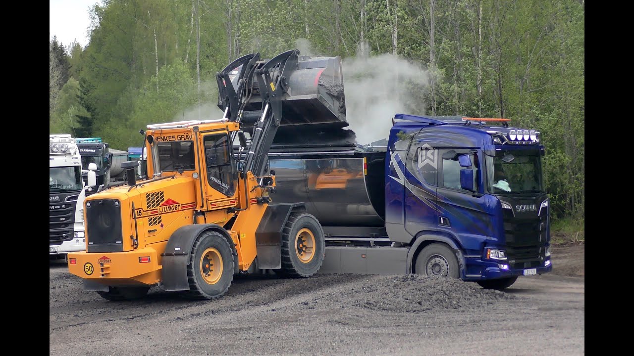 Ljungby L15 & Volvo L120G Loading Two Scania V8 Trucks (4K) - YouTube
