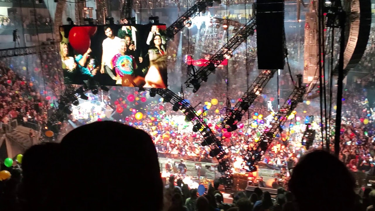 D&C midnight balloon drop - YouTube