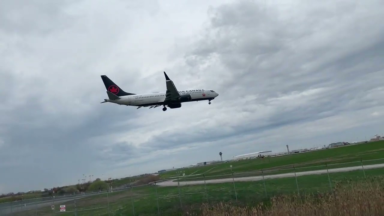 Air Canada Landing on runway 06R at YYZ - YouTube