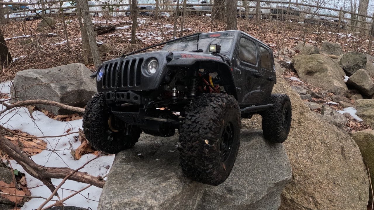 TRX4 SCX10 Jeep Gladiator Half Cab Trail Run In Snow & Ice - YouTube