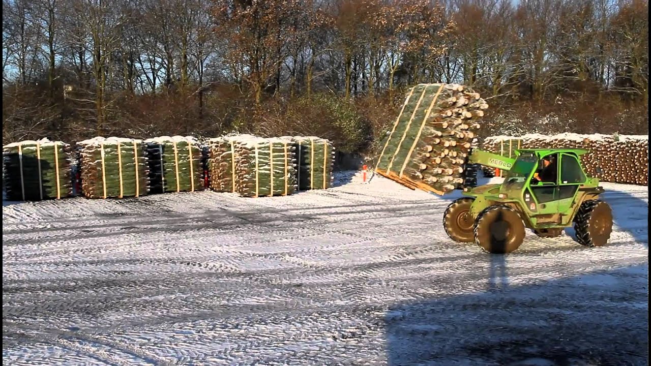 Loading Christmas tree pallets on Lundbygaard estate - YouTube