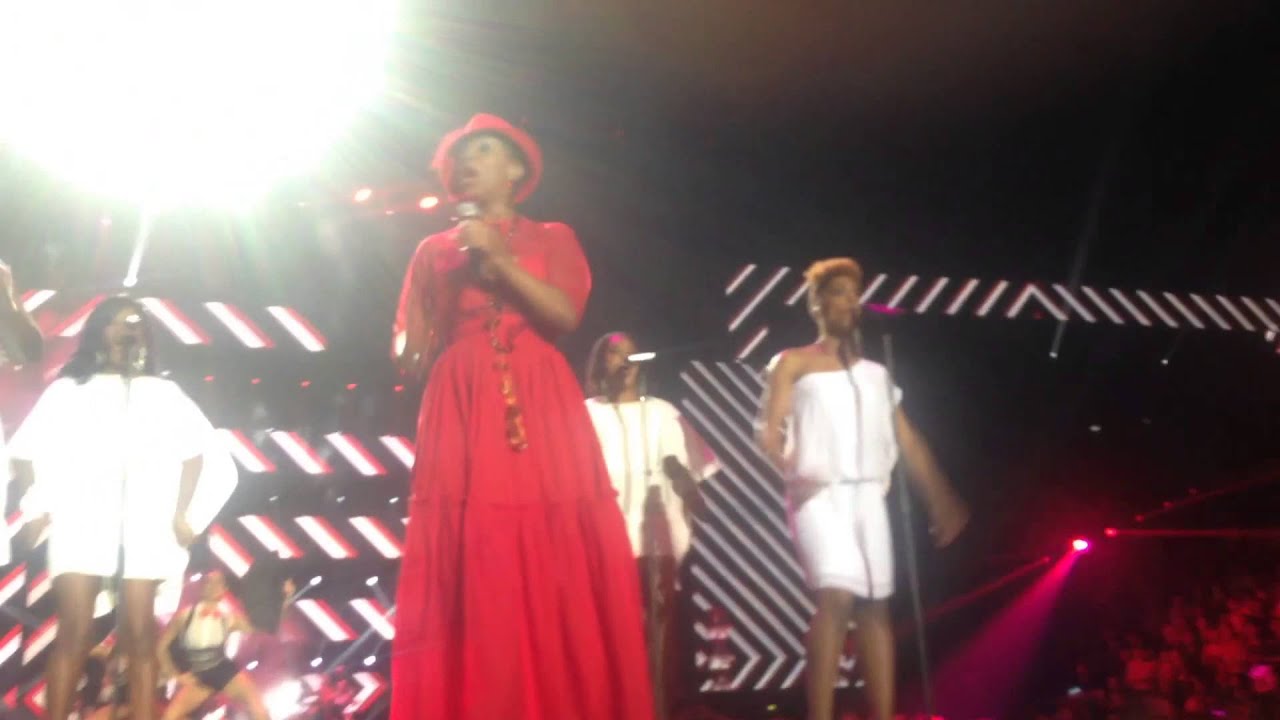 Zouk Machine Maldon live 30 ans de Bercy - YouTube