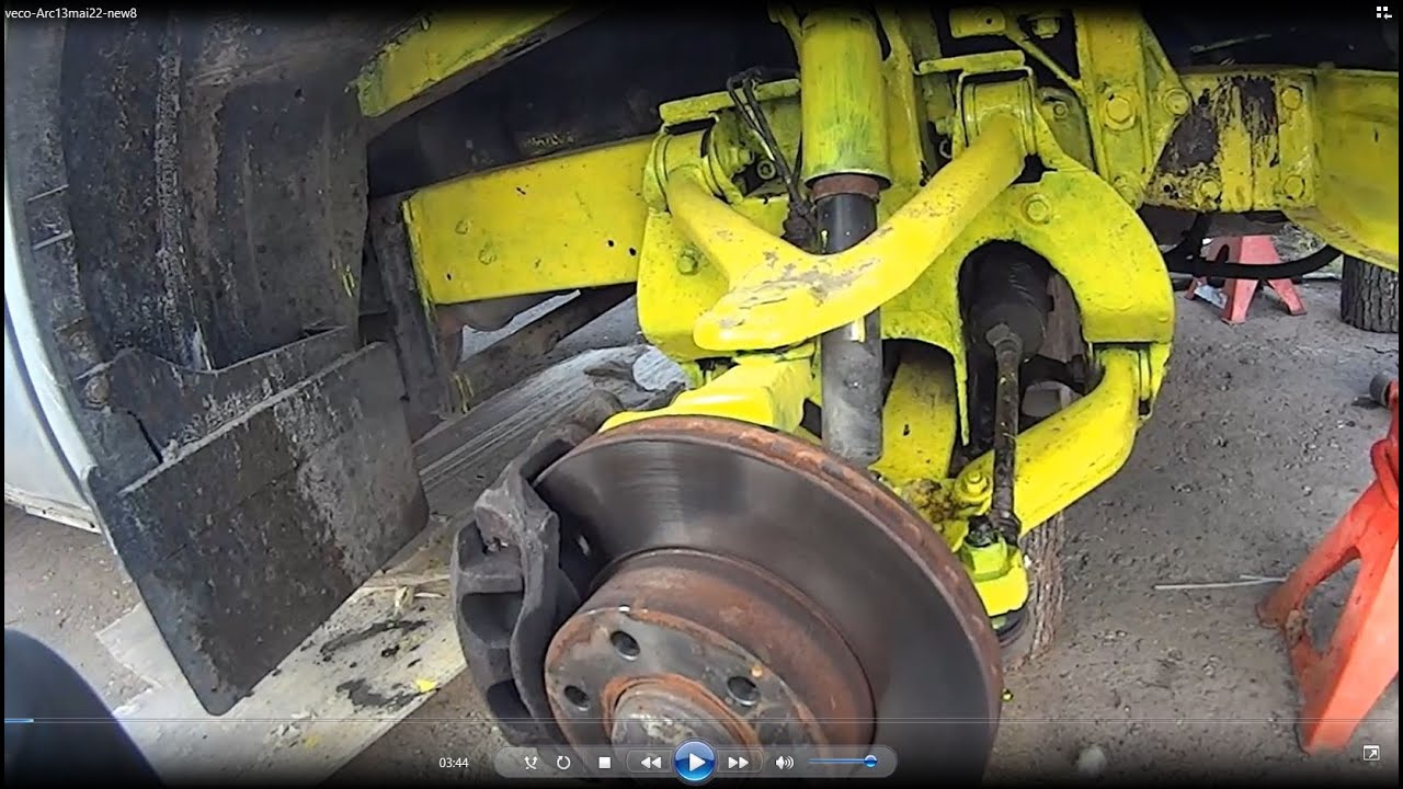Iveco Daily 4 2007 how i replaced broken front suspension leaf spring ...