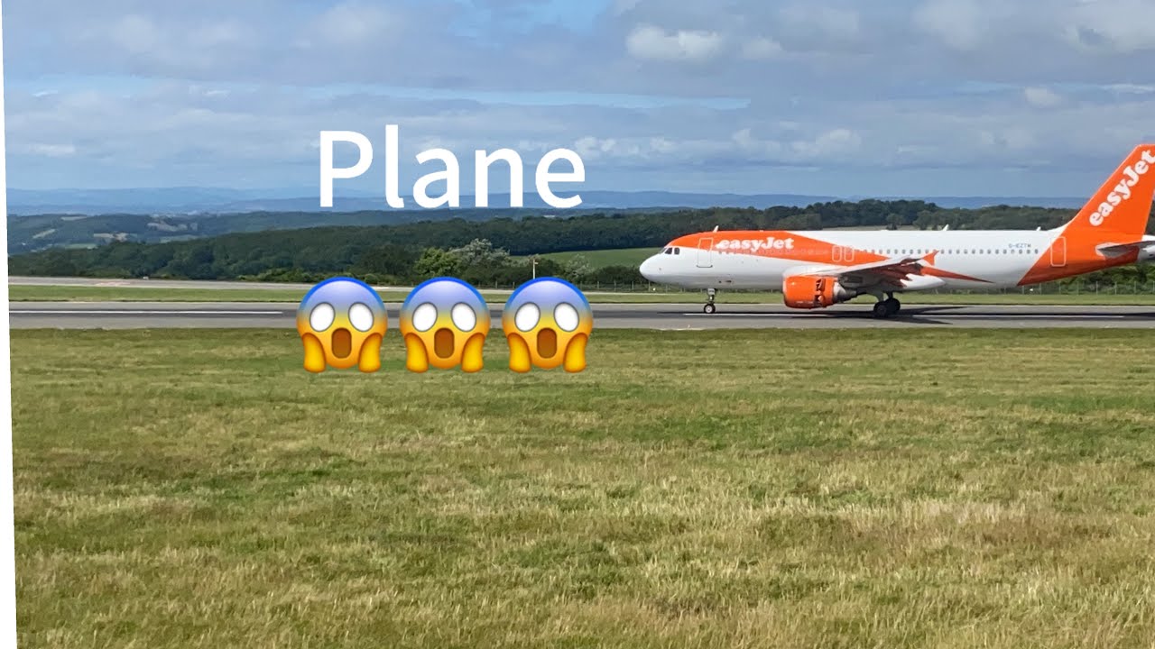 Plane fly and land - YouTube