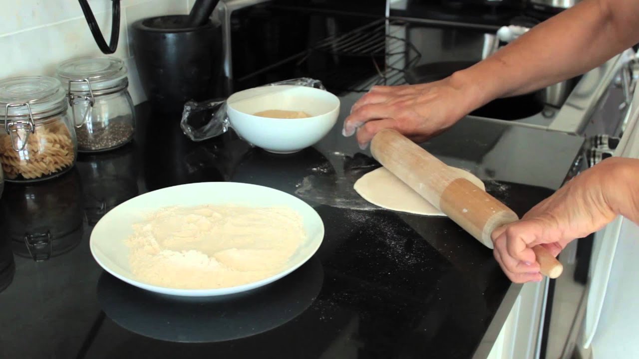 How to Make Roti or Chapati - Jaswant's Kitchen - YouTube