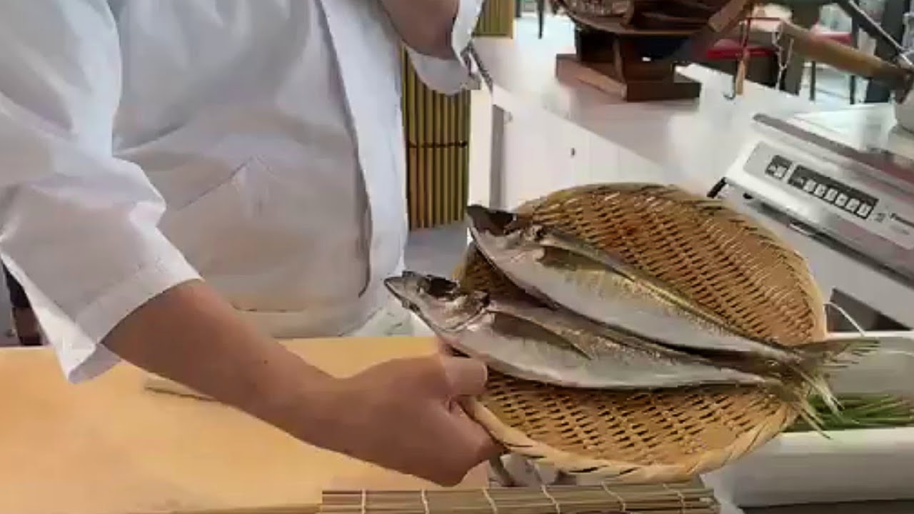 SABA Zushi : Japanese Chef Making Rolled Rice With Fish - YouTube