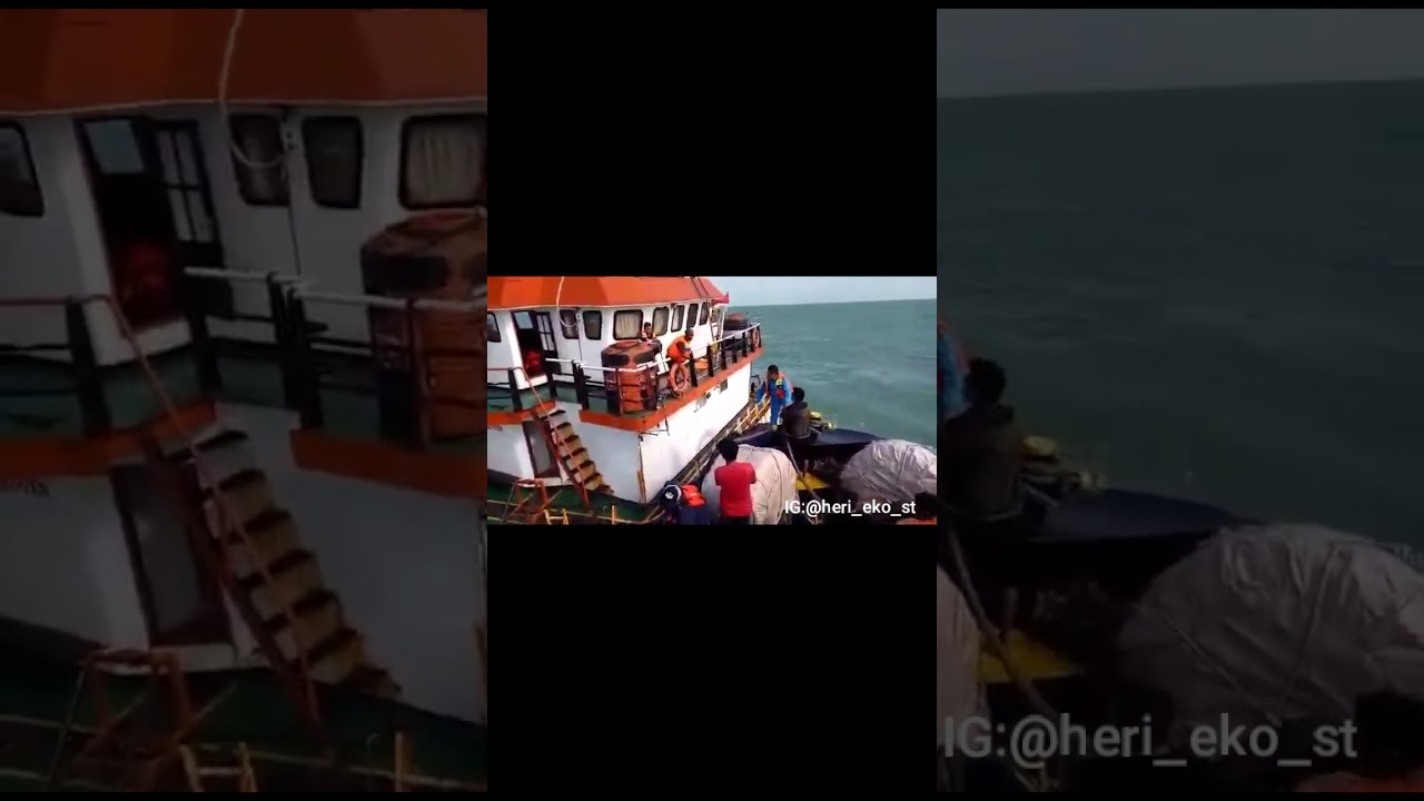 Abandon ship Lct AYU 78 kandas dan diterjang ombak muara sampit - YouTube