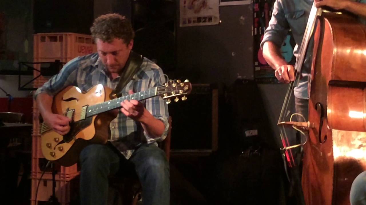 Adrien Moignard :: "Belleville" - YouTube