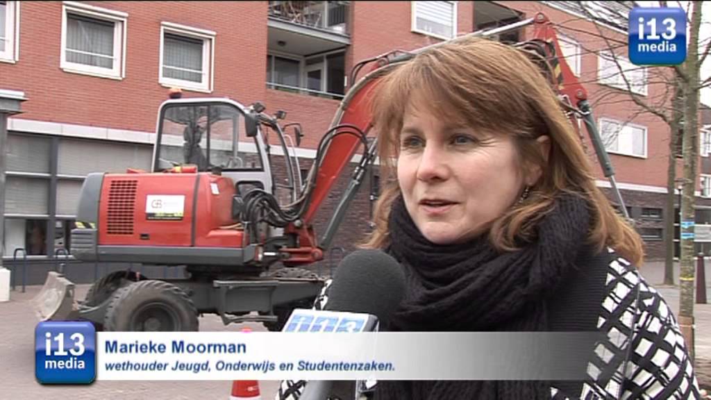 Wethouder Marieke Moorman heeft haar eigen historisch moment. - YouTube