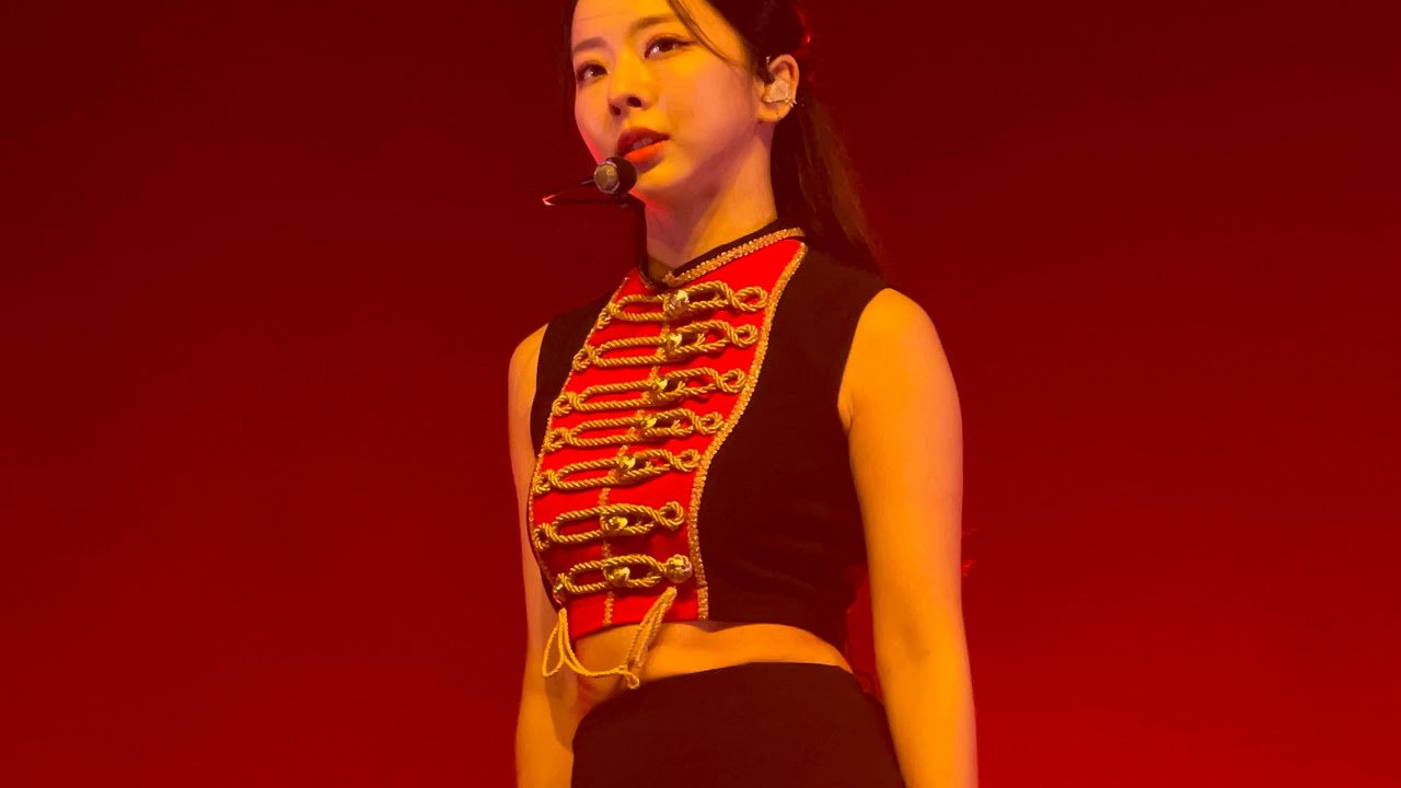 LOONA ATLANTA 220823 Pose - YouTube