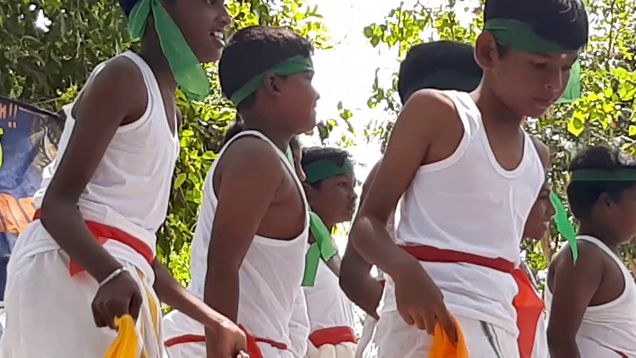 Oilattam dance performens of 5th std boys - YouTube