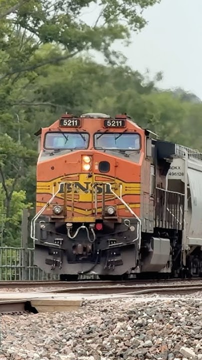 BNSF Dash 9 DPU powers BNSF Frac Sand train! #bnsfrailway #bnsftrains #bnsf - YouTube
