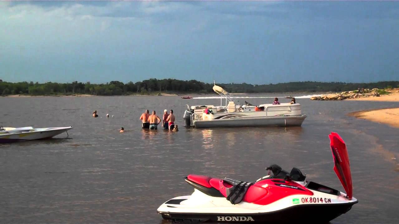 Cheyenne Tunnel Jet Boat vs Eliminator Daytona 19 Jet boat...pass #2 ...