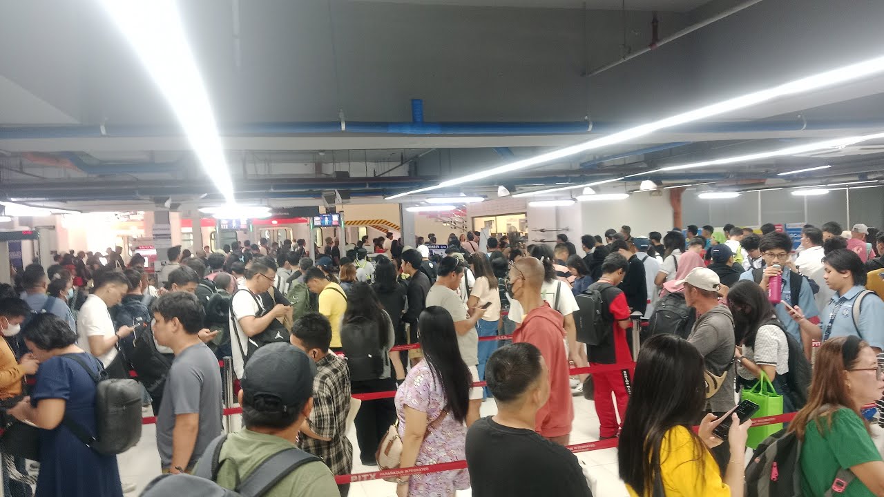 LIVE HALA SOBRANG HABA NG PILA SA LRT NGAYON BAKIT KAYA - YouTube