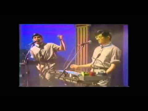 DEVO - Jerkin' Back and Forth (Live on Fridays 10.09.1981) - YouTube