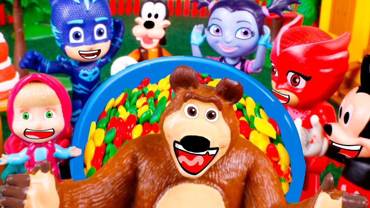 Masha y el Oso Juguetes en Español 💙 Masha da una fiesta sorpresa de ...