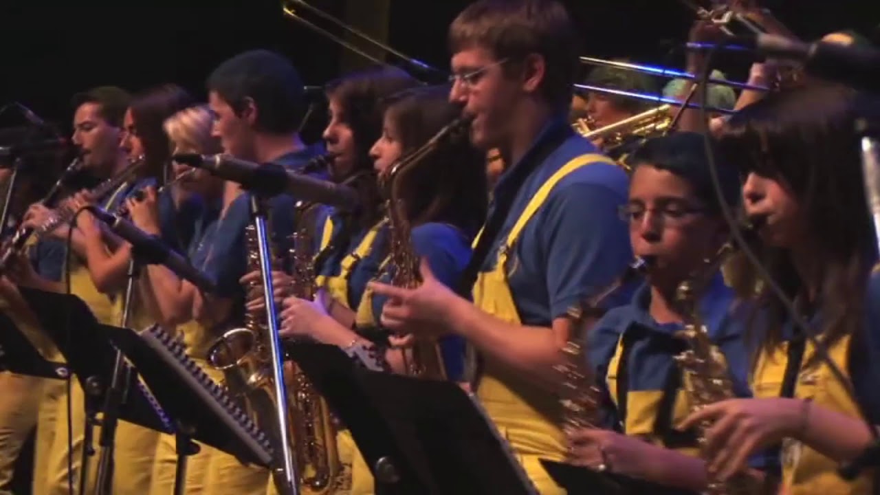 Banda Follet - Medley Rock Français (Athanor 2011) - YouTube