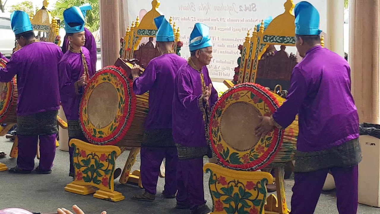 Traditional Malay Musical Instrument - Rebana Ubi - YouTube