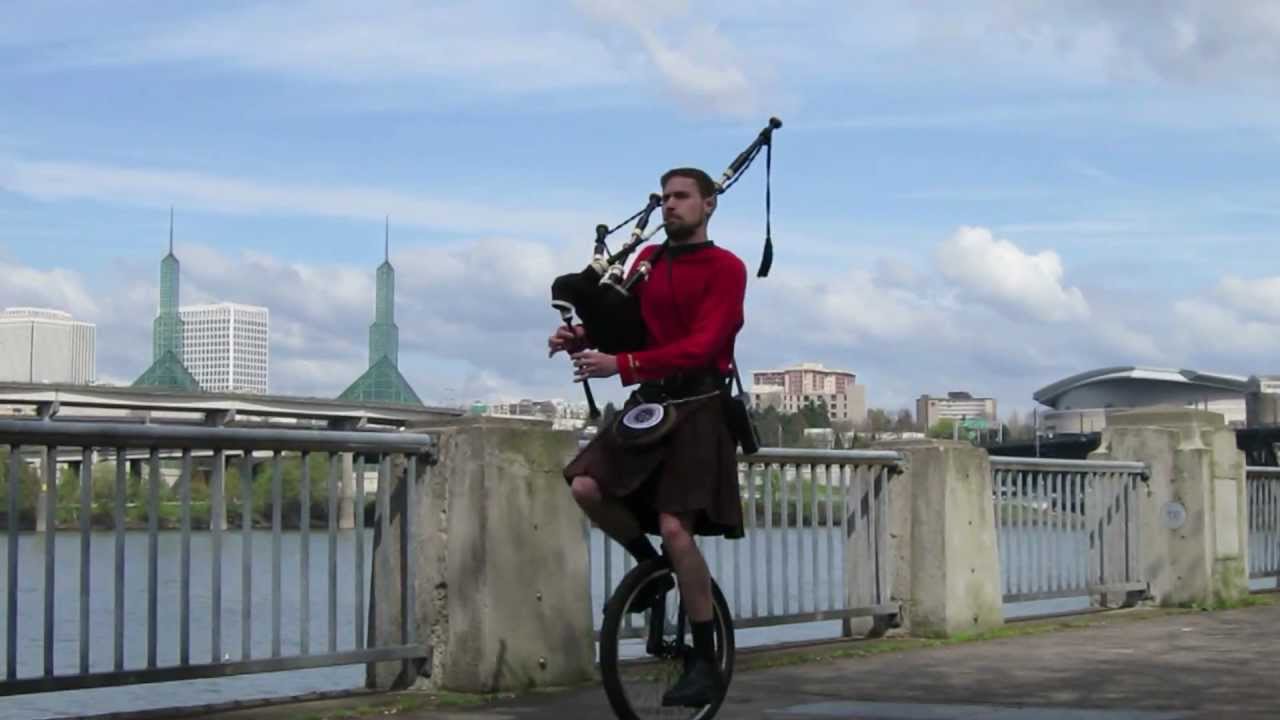 Star Trek on Bagpipes and Unicyle - The Unipiper - YouTube