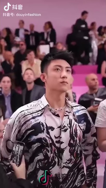 黄景瑜 Dior 2020 SS 秀场短片 | Johnny Huang Jingyu - YouTube