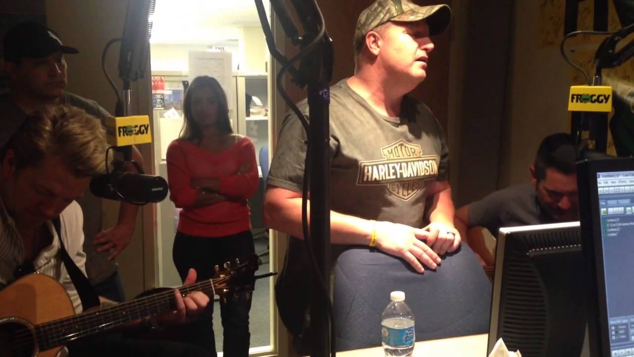 Rascal Flatts singing "Riot" at Froggy Pittsburgh - YouTube