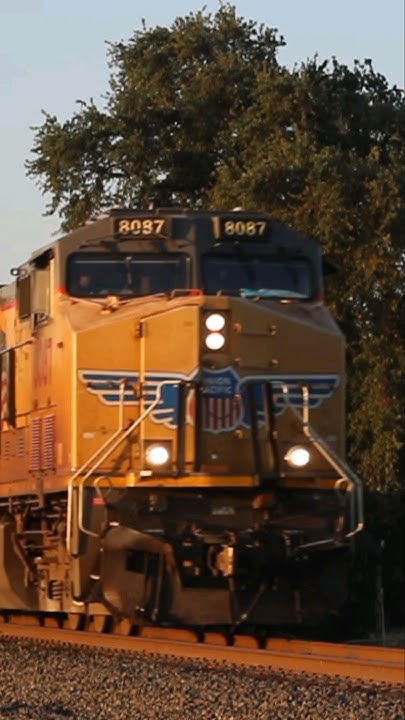 UP 8087 Leads a Hot Shot Z-Train through Forest Lake RD at 70 MPH on the Fresno Subdivision ...