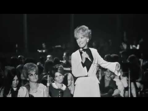 Downtown - Petula Clark 1964 - YouTube
