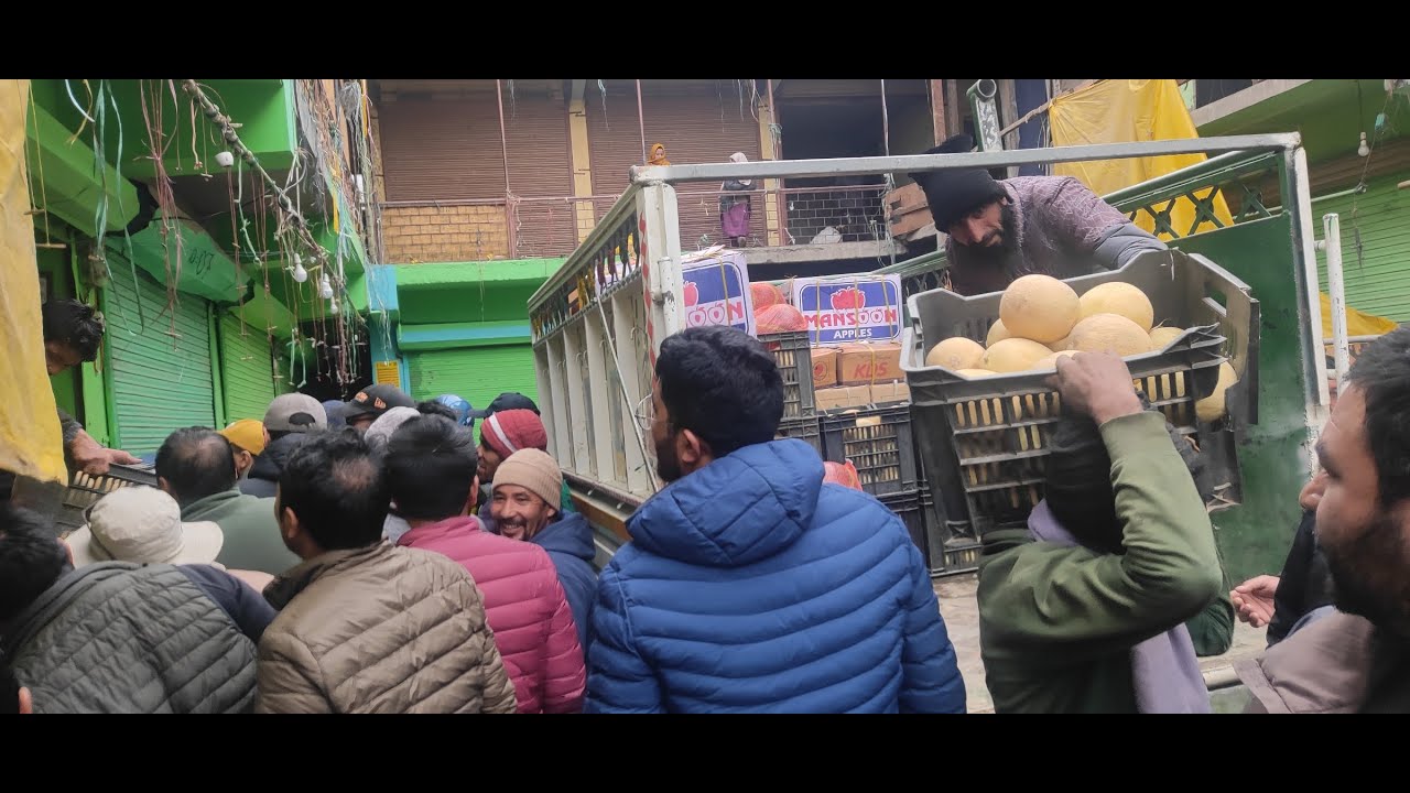 Fresh vegetables arrived at kargil market. - YouTube