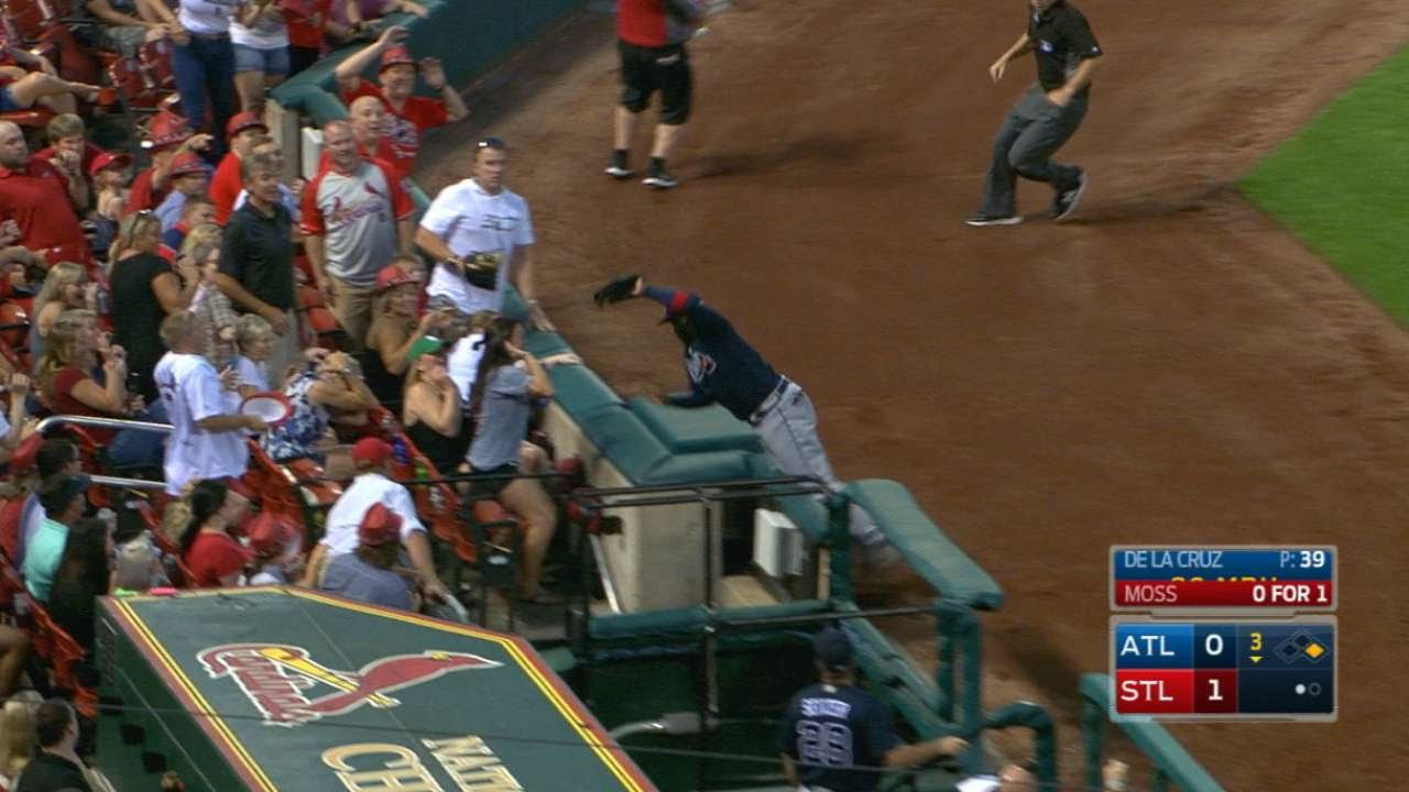 Garcia makes a great catch over the railing - YouTube